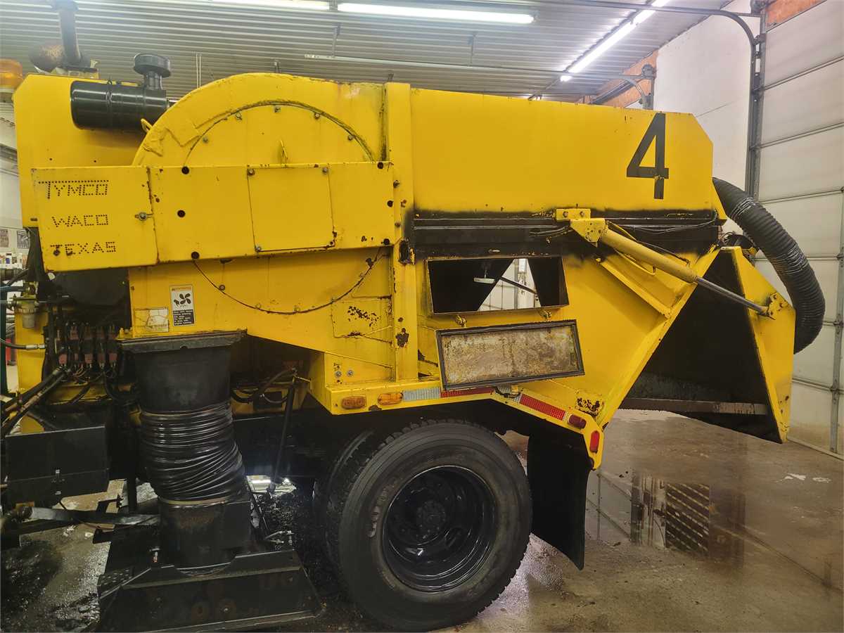 1990 International 4600 with Tymco model 600 Street Sweeper Online ...