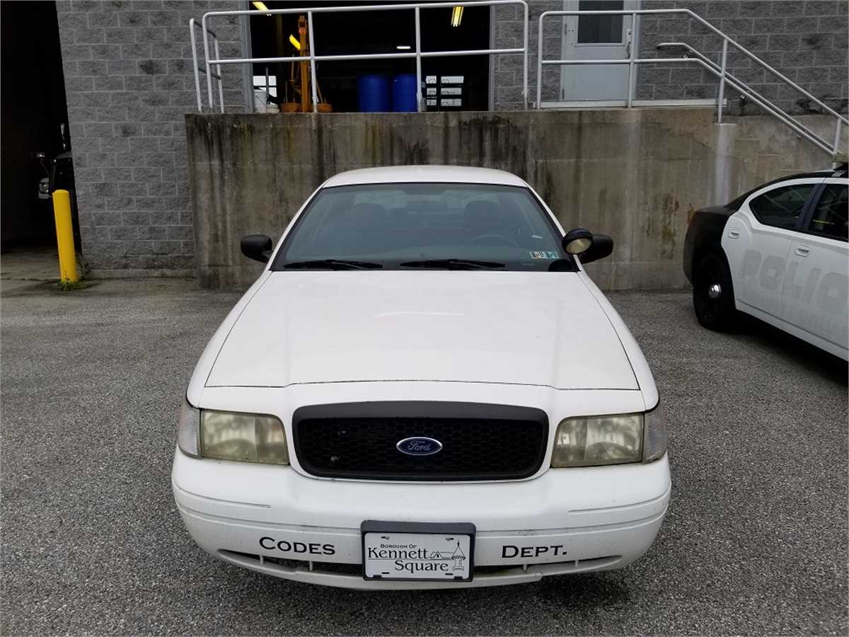 2004 Ford Crown Victoria ex-Police car Online Government Auctions of ...