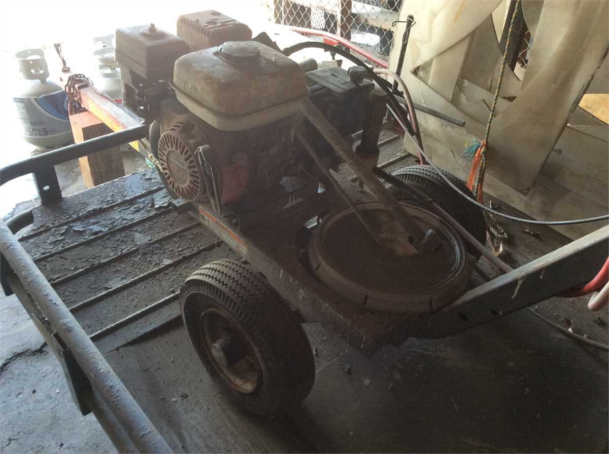 LineLazer 3000 gasoline-powered airless linestriper with stencils ...