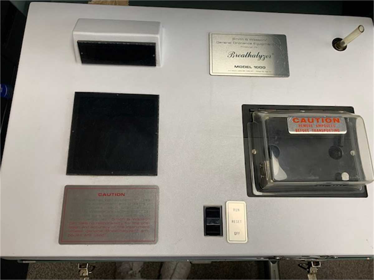 SMITH & WESSON VINTAGE 1982 BREATHALYZER MODEL 1000 Online Government ...