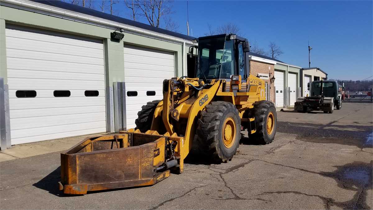 1998 Case 621 Loader with Tink 720 Claw Bucket Online Government ...