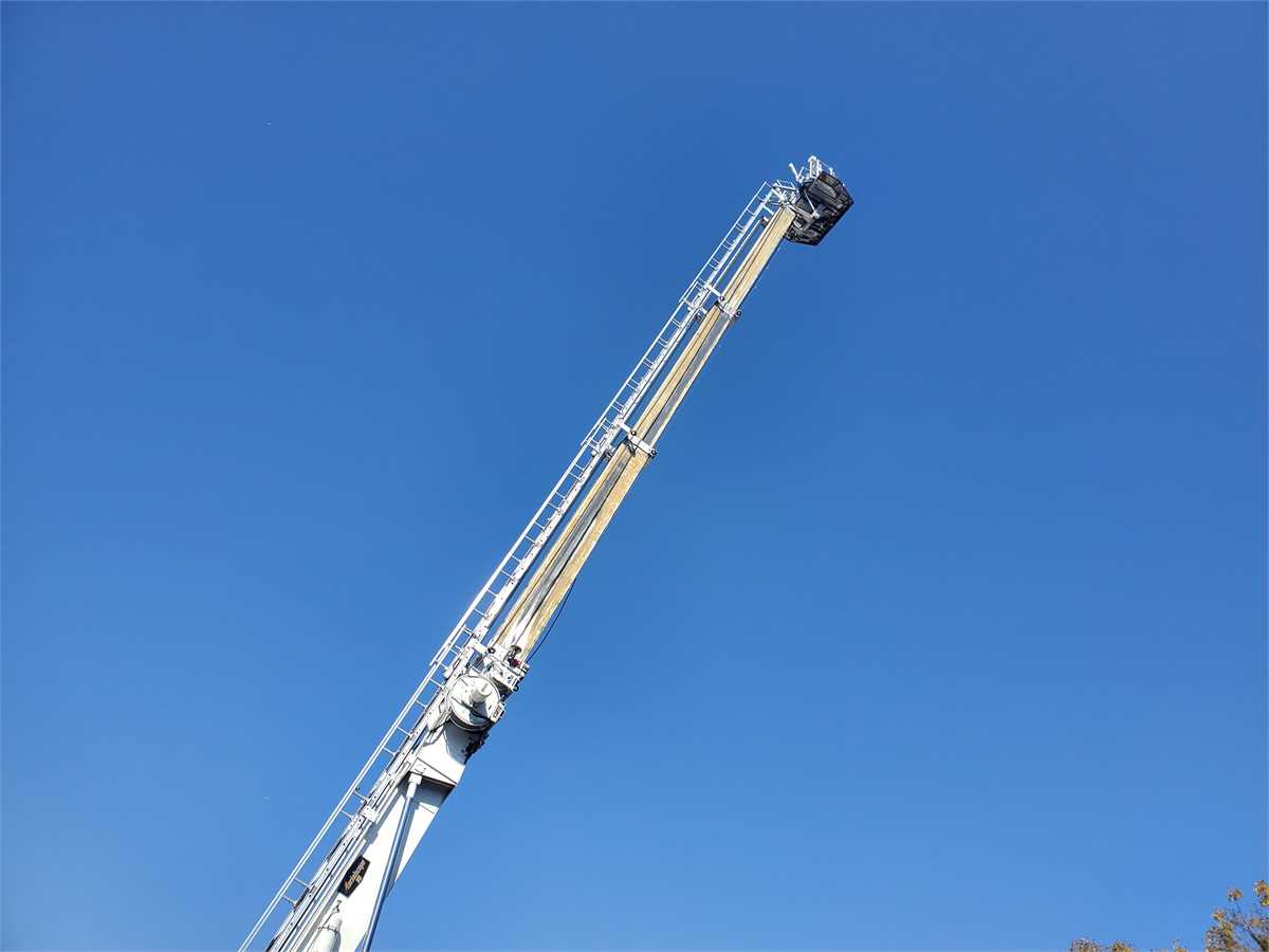 1993 Spartan Fire Truck with a Baker Aerialscope 95ft Boom. Online ...