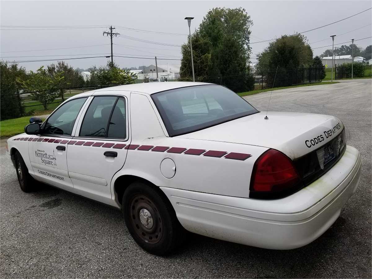 2004 Ford Crown Victoria ex-Police car Online Government Auctions of ...